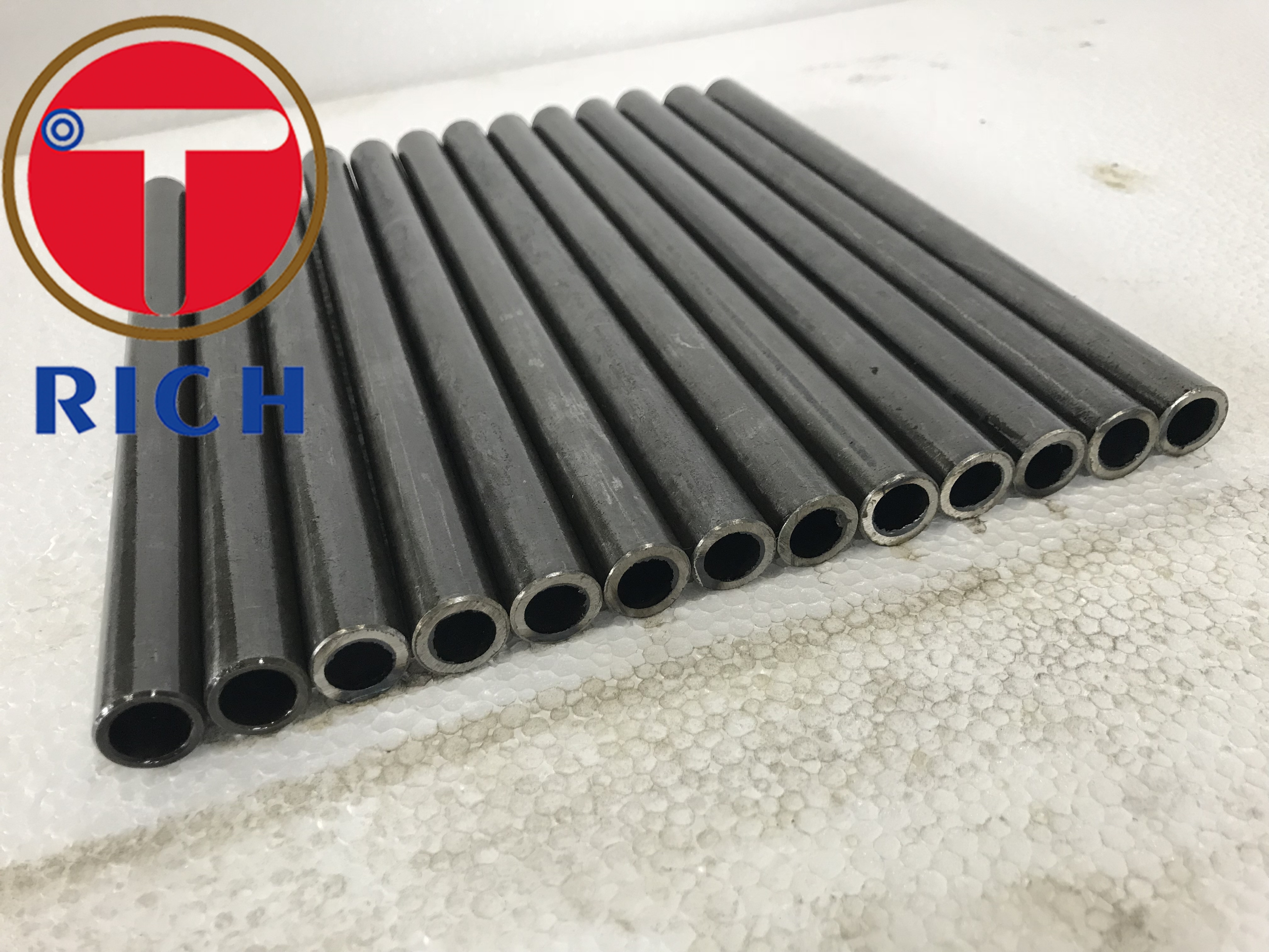 Automotive Cold Drawn Seamless Steel Tubes Round Shape Smooth Finish